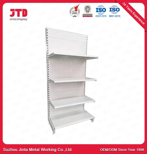 Le macchine utensili bianche visualizzano lo scaffale S50 che accantona la scaffalatura commerciale resistente