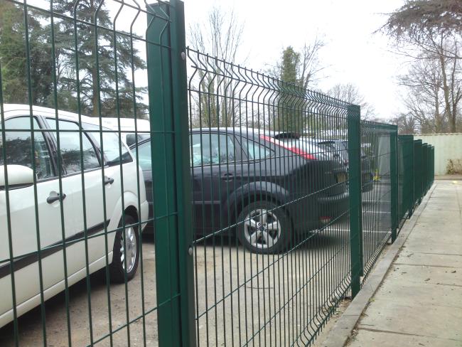 high quality iron rod powder coated 3D Curved Wire Mesh Fence