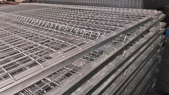 high quality iron rod powder coated 3D Curved Wire Mesh Fence