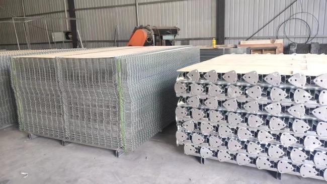 high quality iron rod powder coated 3D Curved Wire Mesh Fence