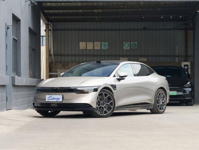 Zeekr 007 Four-Wheel Drive Version 75kwh EV Electric Car Fast Delivery Hot-Selling Satisfaction Guarantee