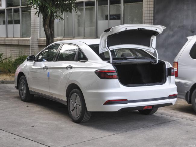 New Car Electric Car Electric Vehicle EV Sedan Cheap Dongfeng Venucia D60EV 2023 Plus Comfort Si