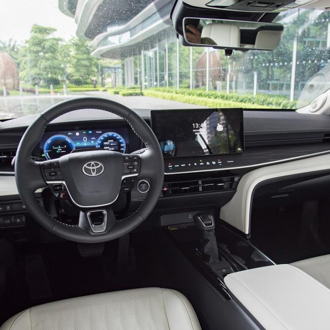 Hot Selling 2024 Toyota Camry 2.5hq Dualengine Flagship Version New Energy Car Double Engine Hybrid Car