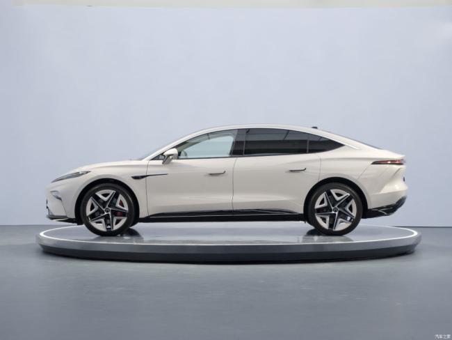 New Car Electric Car Electric Vehicle EV Hatchback Rising Auto F7 (2023) Long-Rang PRO