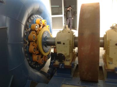 Cina 100KW Francis Water Turbine With Carbon Steel Spiral Case And Guide Vane in vendita