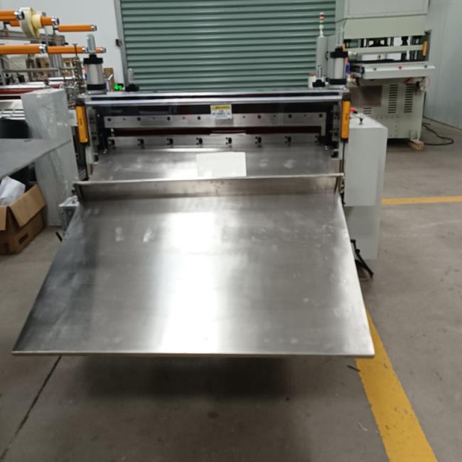 Automatic Non Woven Fabric Roll to Sheet Cutting Machine