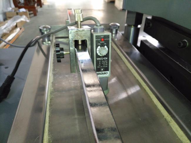 Label Foam Sticker Flatbed Die Cutting Machine