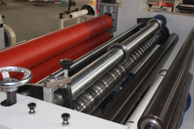 Label / sticker slitting and rewinding machine