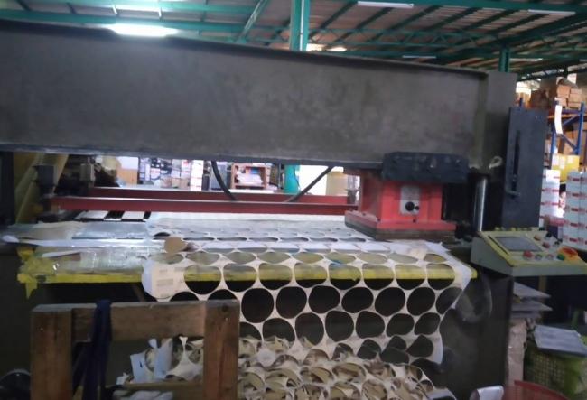 leather travelling head cutting machine Abrasive Hook and Loop Sanding Disc Punch Machine For Punching