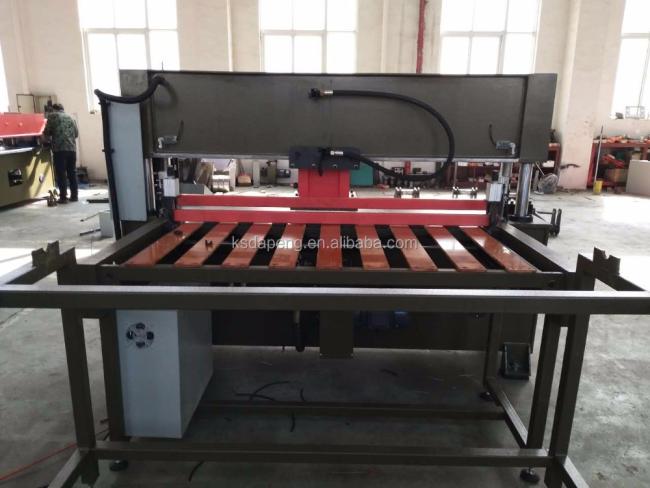 Automatic clamping feed Computer control moving head Cutting machine