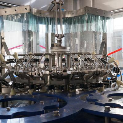 Cina 500ml 8000bph ha carbonatato l'imbottigliatrice della soda delle teste della macchina di rifornimento della bibita 24 in vendita