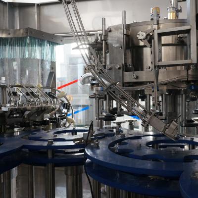 Cina 500ml 8000bph ha carbonatato l'imbottigliatrice della soda delle teste della macchina di rifornimento della bibita 24 in vendita