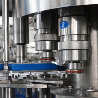 Cina 500ml 8000bph ha carbonatato l'imbottigliatrice della soda delle teste della macchina di rifornimento della bibita 24 in vendita