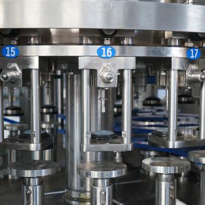 Cina 500ml 8000bph ha carbonatato l'imbottigliatrice della soda delle teste della macchina di rifornimento della bibita 24 in vendita