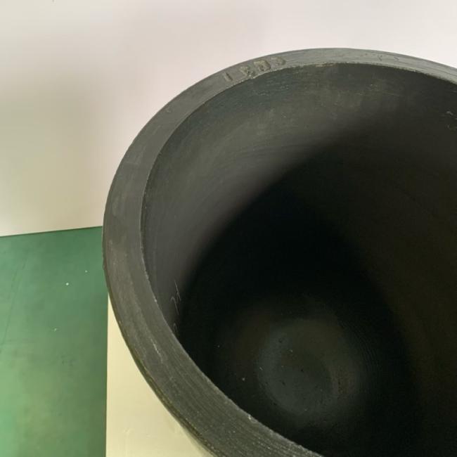 Round Silicon Carbide Graphite Crucible - In Use