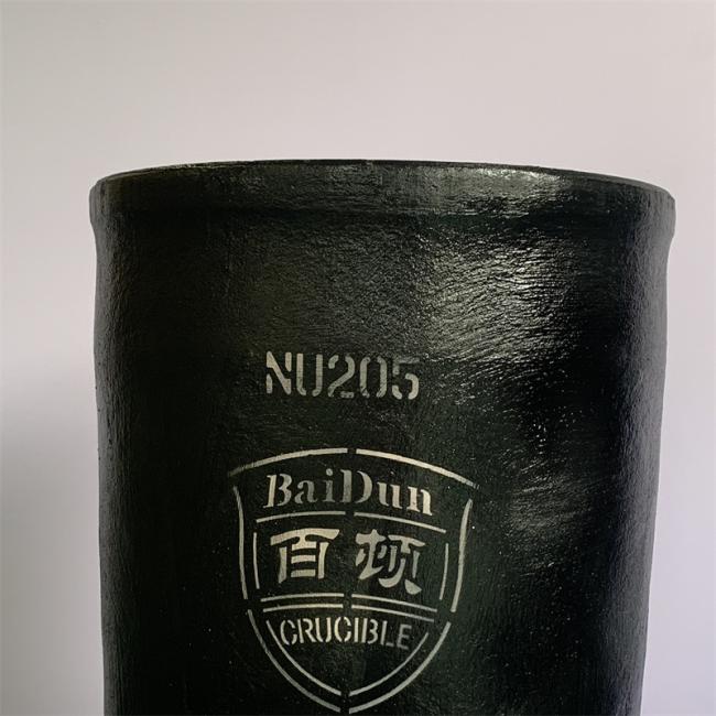 Circular metal melting crucible in use