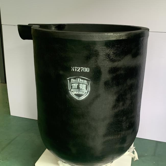 Silicon carbide graphite crucible with pouring nozzle - side view