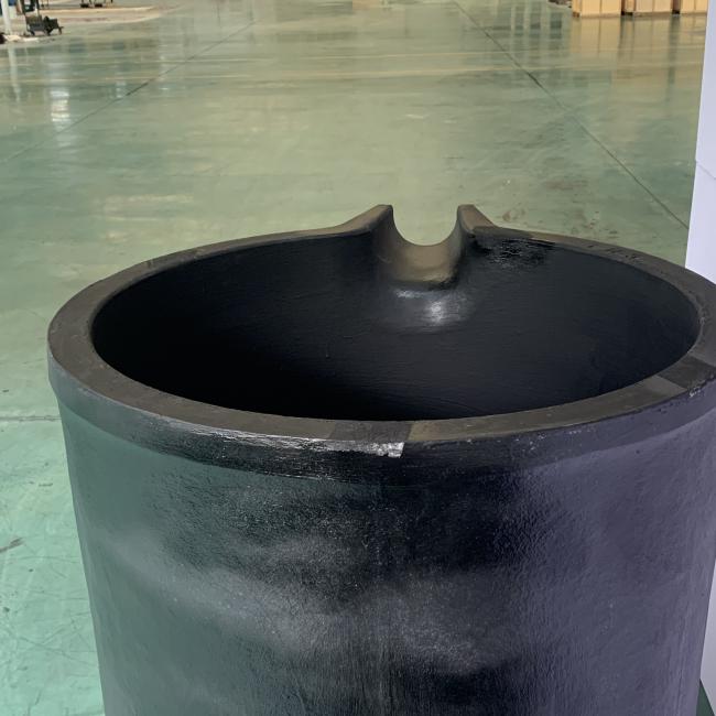Silicon carbide graphite crucible with pouring nozzle - top view