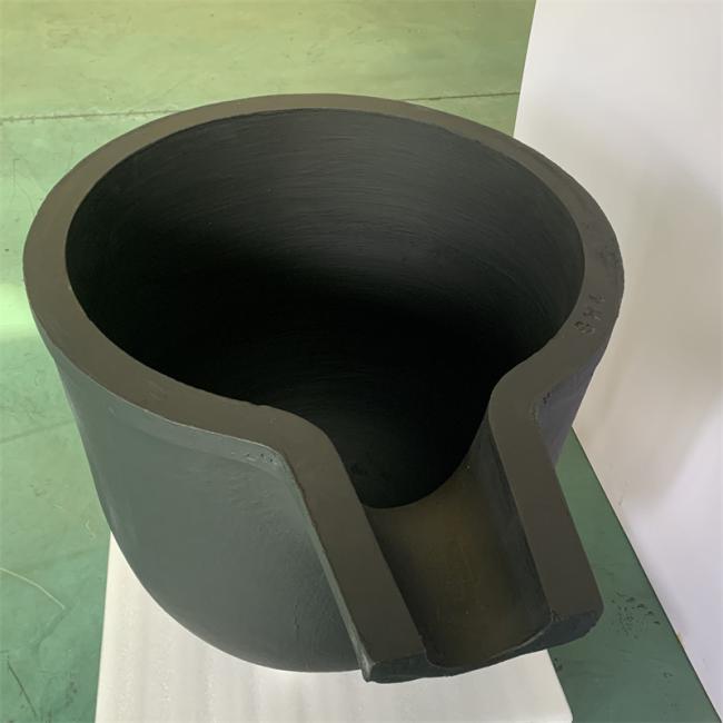 Silicon carbide graphite crucible with pouring nozzle - front view