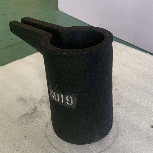 Silicon carbide graphite crucible with pouring nozzle - side view