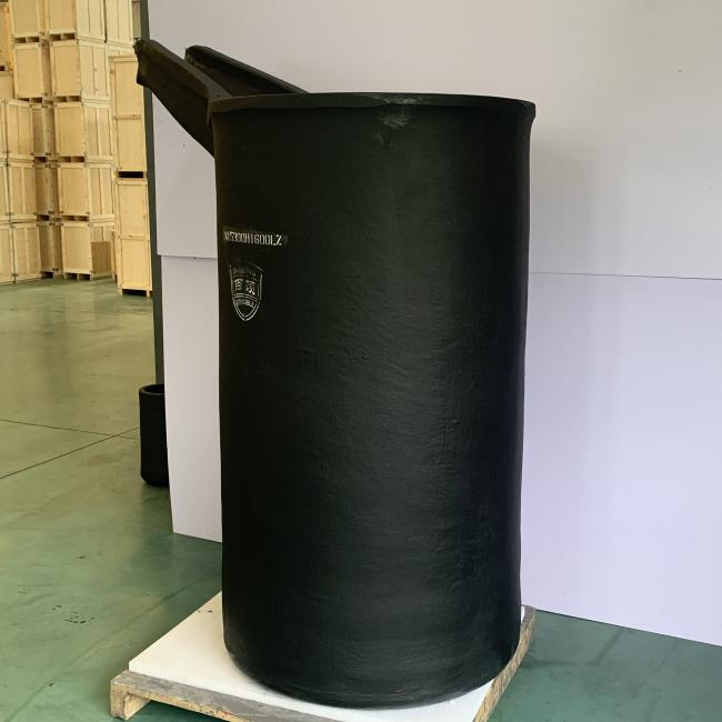 Silicon carbide graphite crucible with pouring nozzle - side view