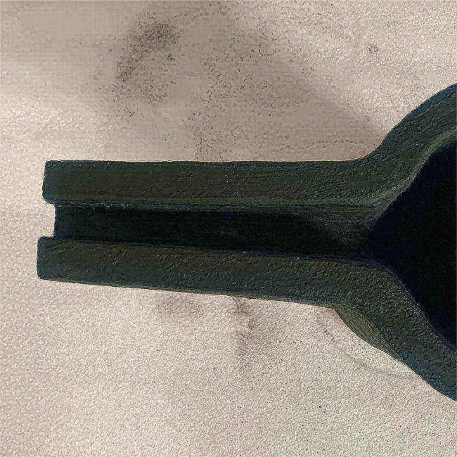 Heat resistant SiC graphite crucible with pouring nozzle - top view