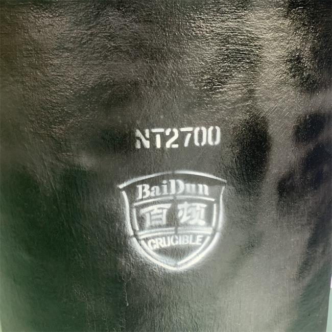 Graphite crucible with pouring nozzle - front view