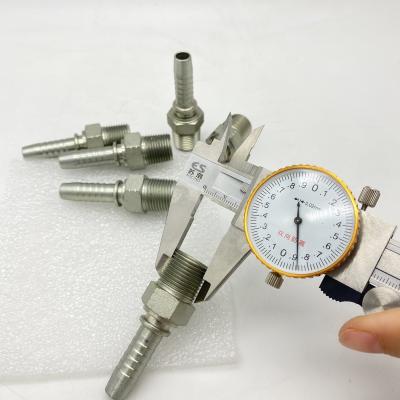 Cina Tubo flessibile dell'olio del freno del filo maschio 15611 del Npt con i montaggi in vendita