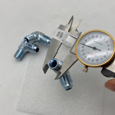 Cina Un cono da 74 gradi si è svasato adattatore del tubo flessibile di acciaio inossidabile dei montaggi di metropolitana di Jic in vendita