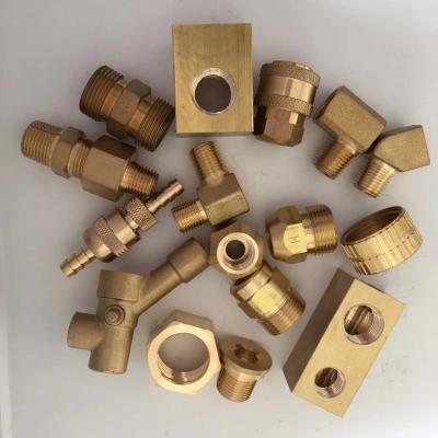 Cina La compressione dell'ottone dell'OEM accantona la timbratura degli adattatori idraulici del tubo flessibile di BSPT JIC in vendita