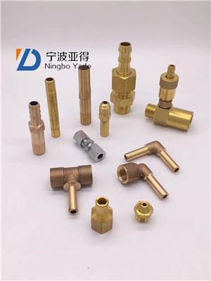 Cina La compressione dell'ottone dell'OEM accantona la timbratura degli adattatori idraulici del tubo flessibile di BSPT JIC in vendita