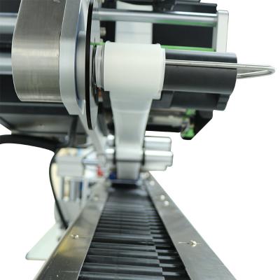 Cina 3000 Capacità Macchina di etichettatura automatica per l'applicazione di etichette per flaconi e bottiglie di vetro in vendita