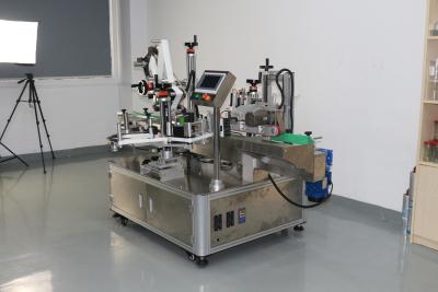 China Máquina de rotulagem para mercadorias personalizadas de dois lados e aplicador de etiqueta superior incluído à venda