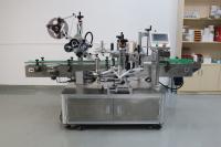 China Automatic Double Sided Labeling Machine for Flat Square Round Bottles with Servo Motor and PLC Control for sale