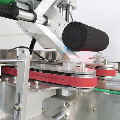 China Sistema de rotulagem controlado por PLC para garrafas de pimenta em embalagens de cartão e operação à venda