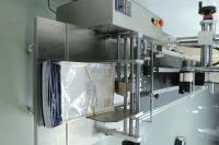 China Automatic Paging Labeling Machine 300dpi 30-80pcs/min for Flat Surface Labeling for sale