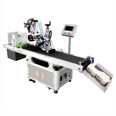 Cina Migliora il tuo processo di imballaggio con la macchina di sigillamento ed etichettatura completamente automatica in vendita