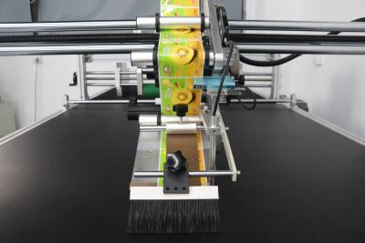 Cina Macchina di etichettatura e di etichettatura per materiali di imballaggio in carta a tipo di attrito completamente automatica in vendita