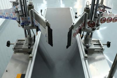 中国 自動車洗濯用洗剤と油脂の双面表示のための高度なラベルリングマシン 販売のため