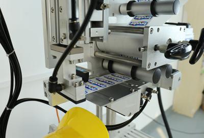 China Máquina de rotulagem semiautomática de escritório Jig para adesivos manuais Tipo de alta precisão à venda