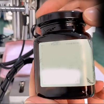 中国 ラベル付け機械 半自動 洗濯用液体方形ボトル用 双面ラベル付け 販売のため
