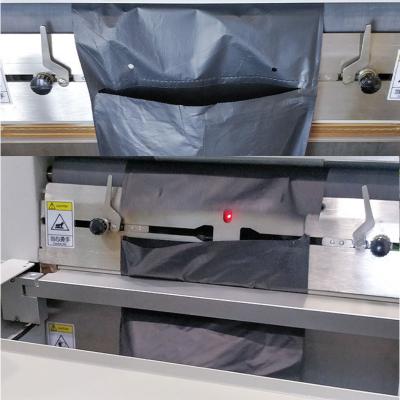 China 98 KG continue plastic zakken afdichten machine met codering printer en label applicator Te koop