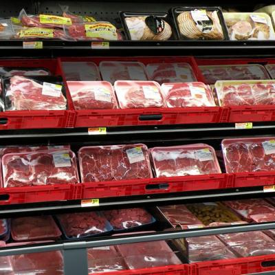 Cina Cartoni imballaggio e etichettatura della carne vassoio con imballaggio a vuoto offerta di etichettatura macchina in vendita