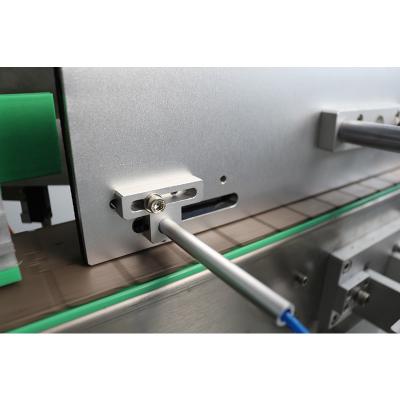 Cina Macchina di etichettatura elettrica per bottiglie a superficie piatta e sacchetti di separazione in vendita