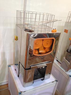 China 5kg 120w Automatic Orange Juicer / Automatic Citrus Juicer For Hotels , 40mm-90mm Orange for sale