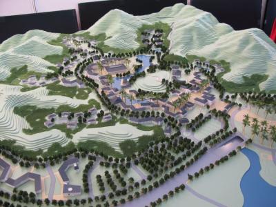 Cina Modello architettonico del piano urbanistico con paesaggio verde, strade e sviluppi a uso misto in vendita