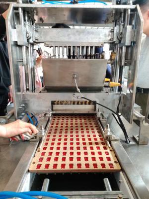 China Semi Automatic Soft Hard Pectin Gelatin Gummy Bear Candy Making Machine with 1.5KW Power for sale