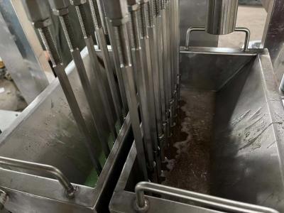 China Máquina de depósito de goma de frambuesa de plátano de acero inoxidable para hacer caramelos rápidos con jalea en venta