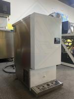 China Fully Automatic Ice Cube Vending Machine with 400 x 750 x 760mm Convenient Operation for sale