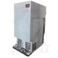 China Versatile Semi Automatic Crescent Ice Cube Maker for Business Other Ice Shape 220V for sale